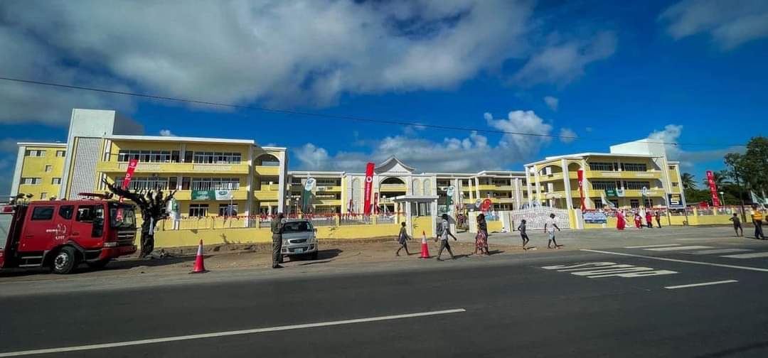 Inaugurada a maior Escola do Ensino secundário após a independência ...