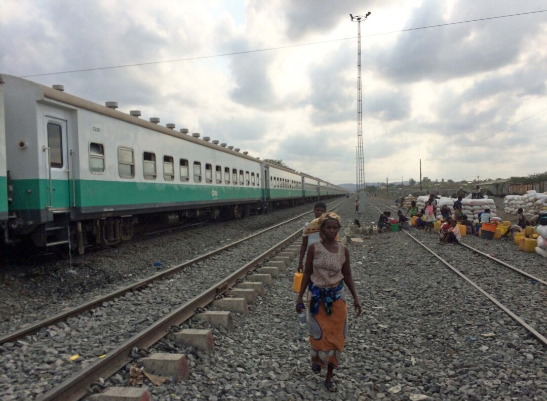 CFM e METROBUS interrompem a circulação dos comboios devido às chuvas ...