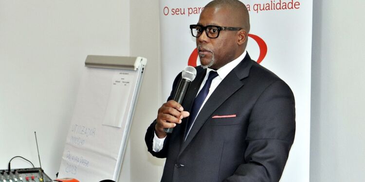 Lançamento do livro “A mulher e o comércio informal transfronteiriço ...