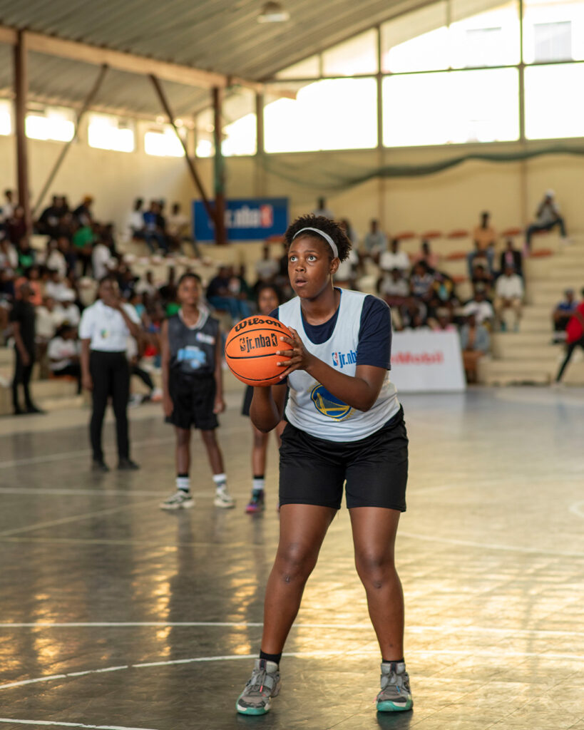 Cinco vezes campeão da National Basketball Association (NBA), Ron ...