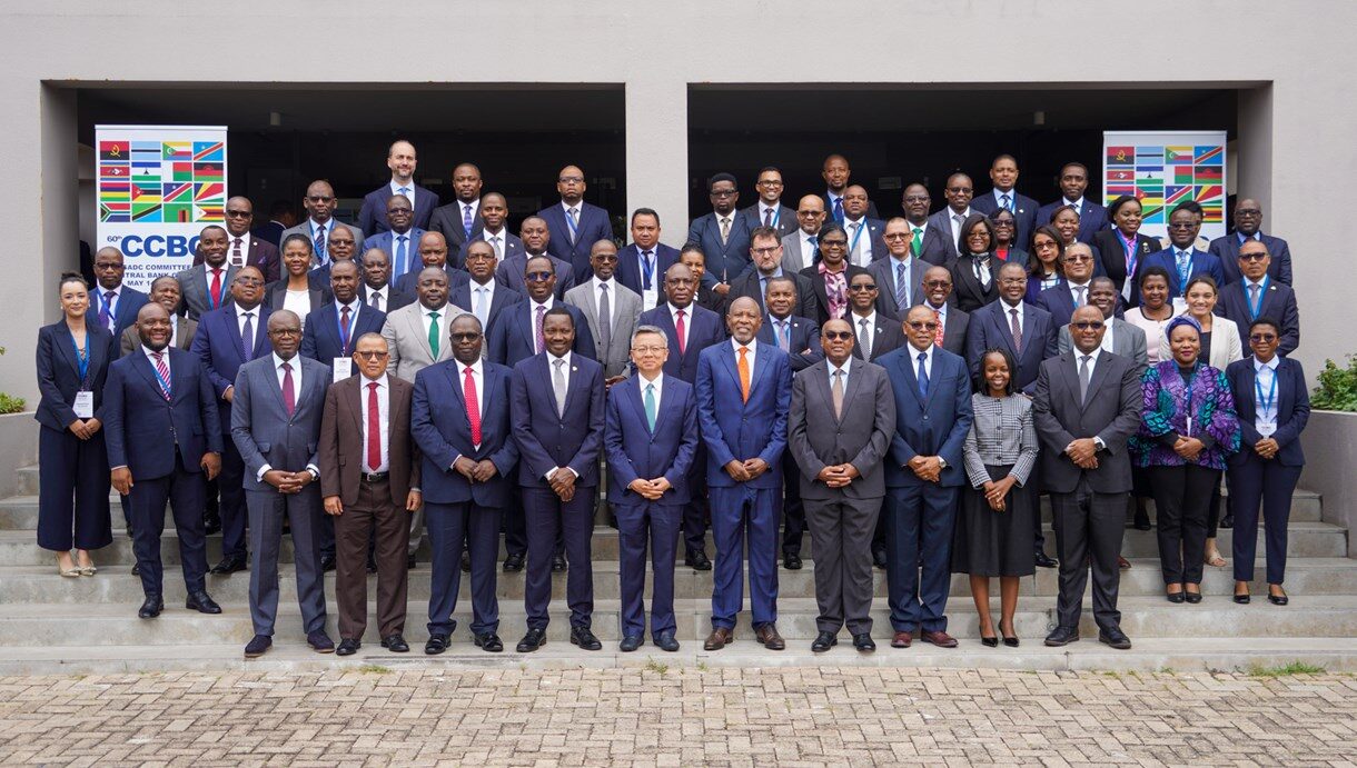 Rogério Zandamela espera que, a médio prazo, a inflação continue na ...