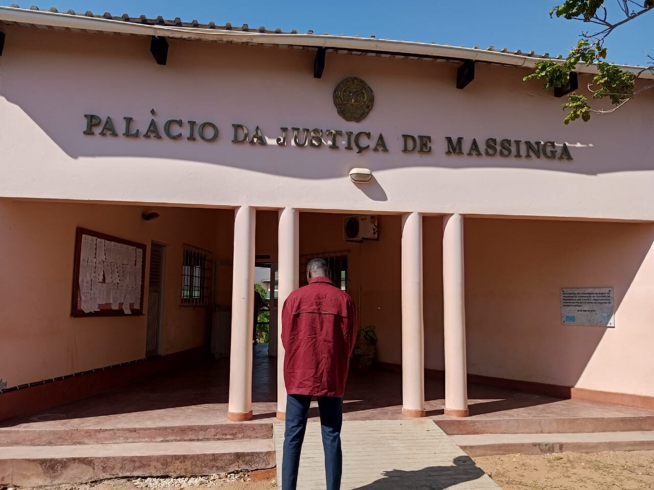 Jovem de 29 anos acusado de burlar 160 pessoas com falsas promessas de ...