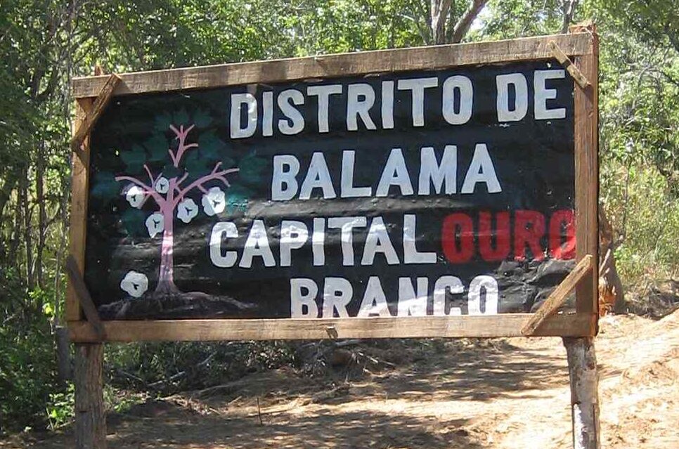 Terroristas matam quatro pessoas e queimam várias casas em Balama
